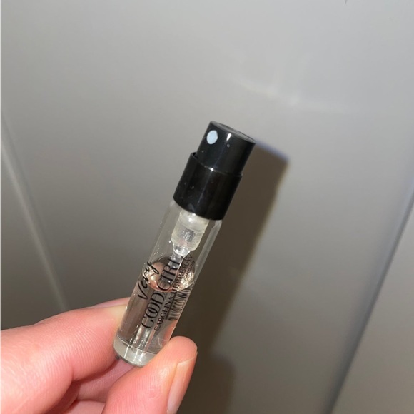 Bath & Body | Nwt Carolina Herrera Very Good Girl Sample | Poshmark